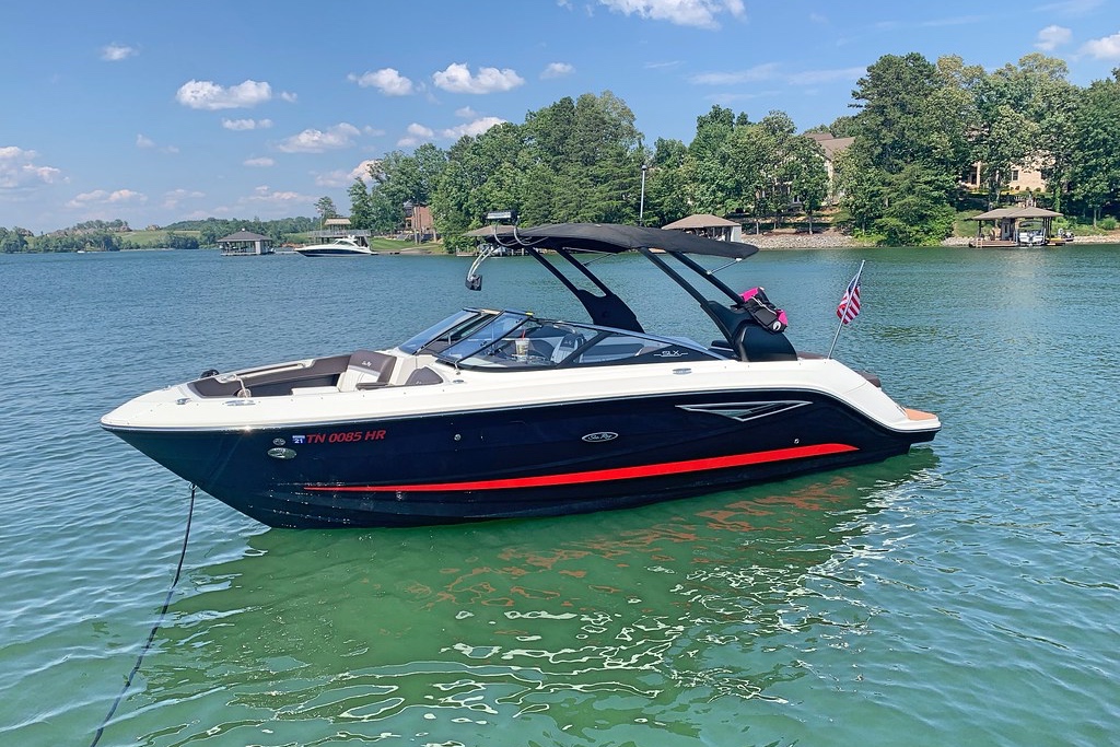 Sea Ray 250 SLX | Harbortowne Marine | Full Service Marine Brokerage